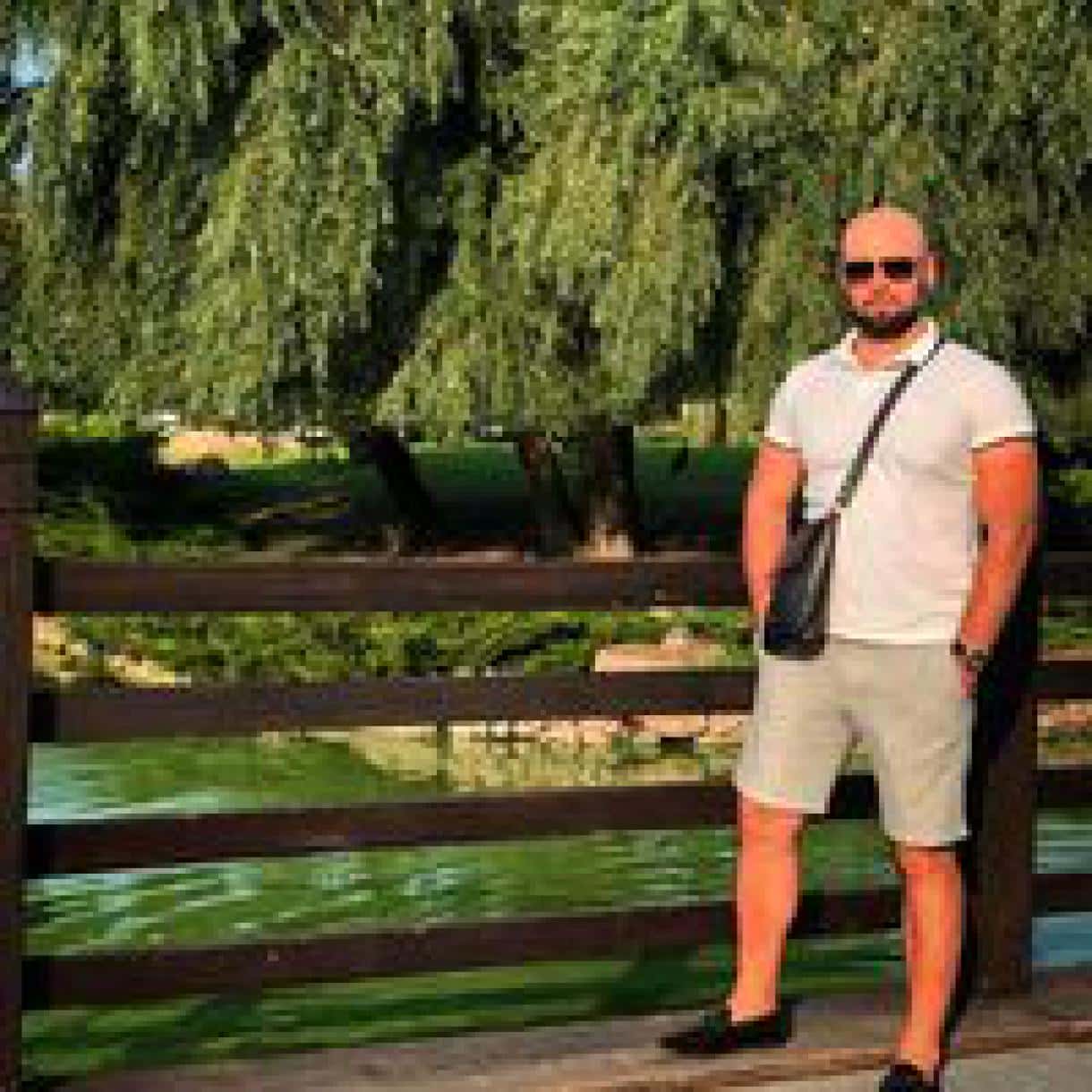 Men Seeking Men in Mackay, QLD M4M Free Personal Ads | Meet Gay Men at ...