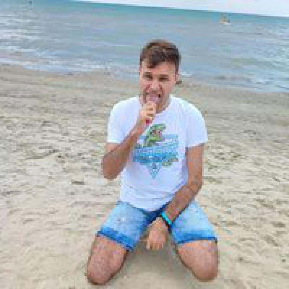 Men Seeking Men in Toronto, ON Free Gay Personal Ads at lovezoid.com