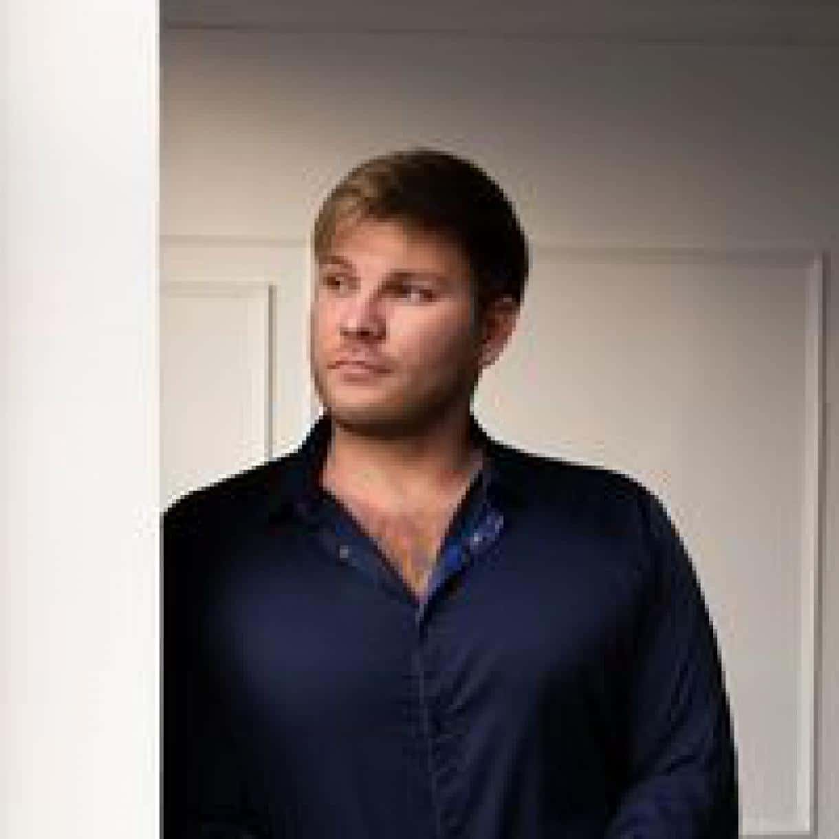 Men Seeking Men in Edmonton, AB Free Gay Personal Ads at lovezoid.com