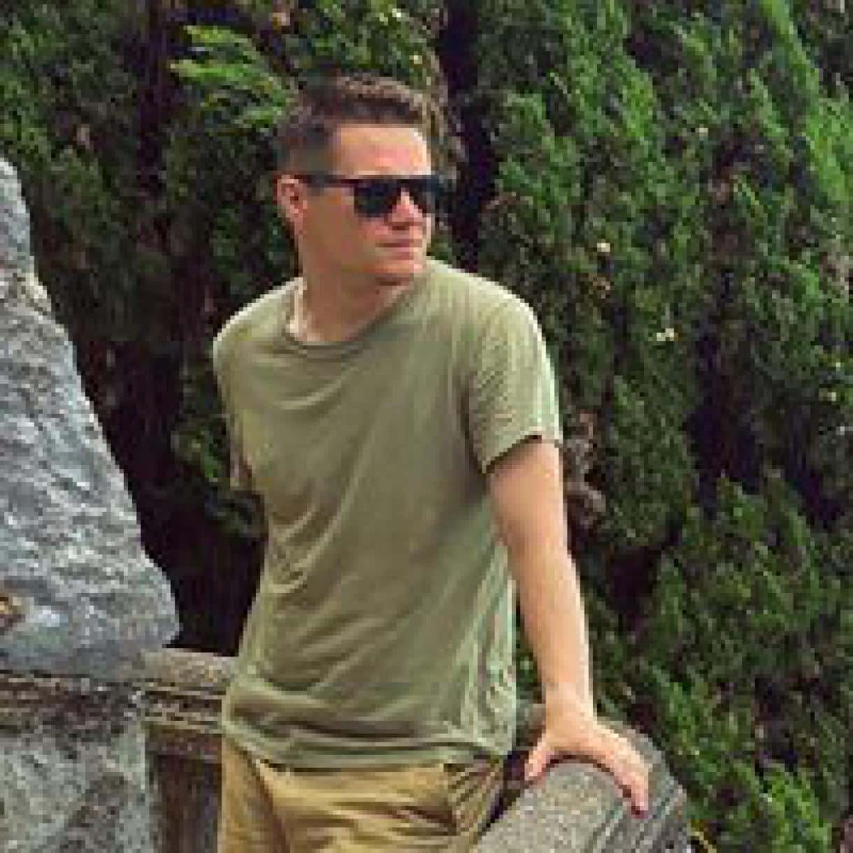 Men Seeking Men in Edmonton, AB Free Gay Personal Ads at lovezoid.com