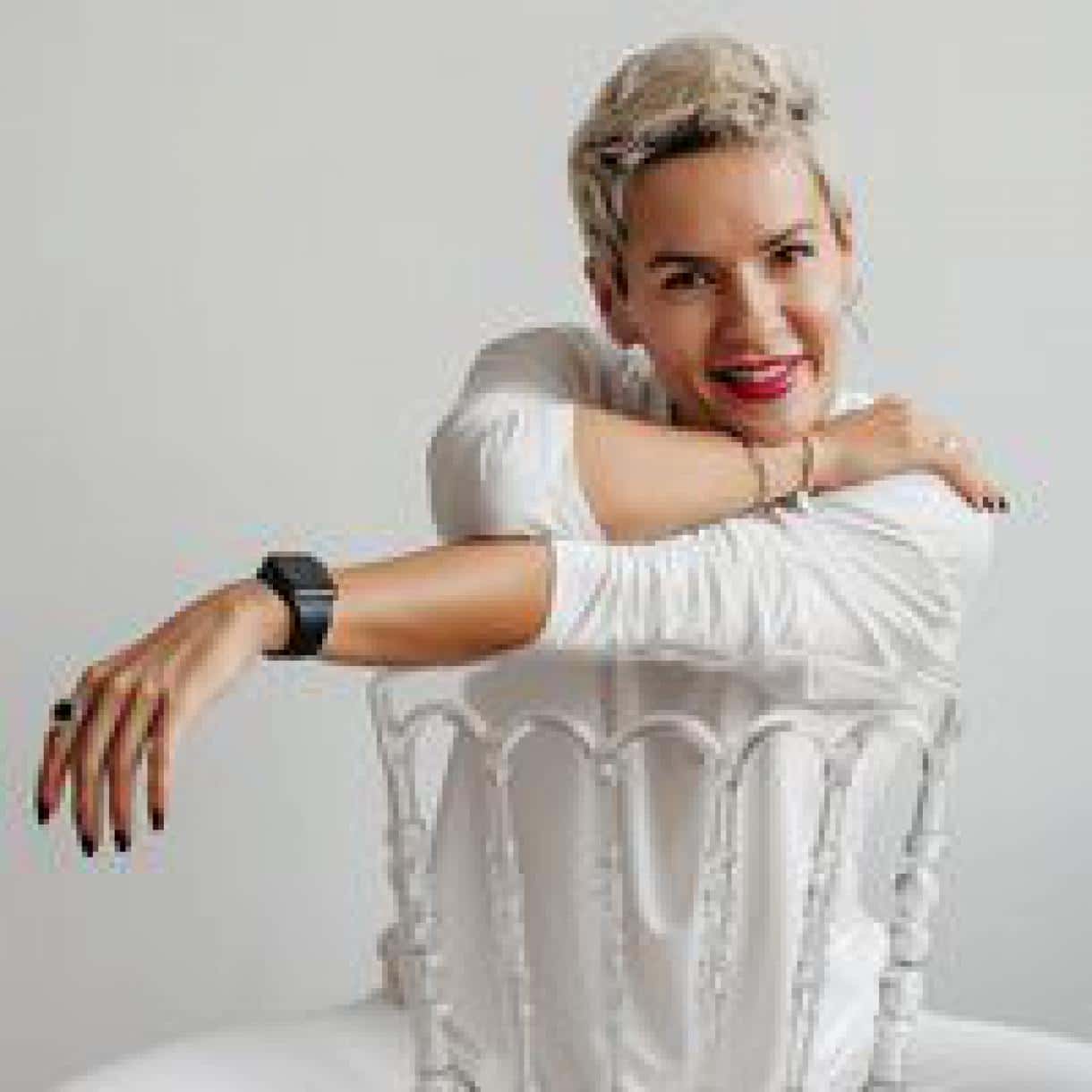 Single Women Seeking Men in Calgary W4M Free Personal Ads | lovezoid.com